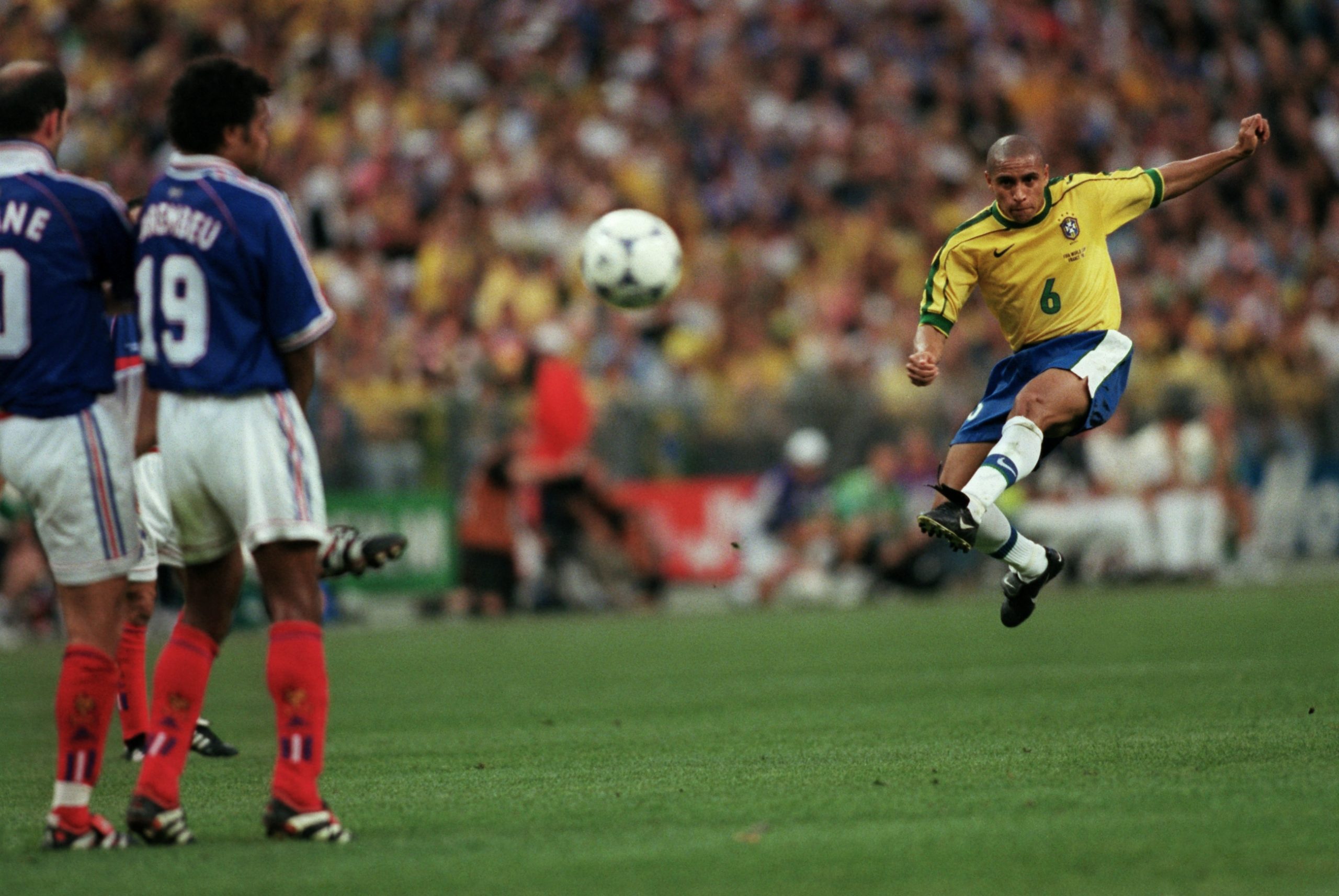 Buon compleanno Roberto Carlos, uno dei terzini più forti della storia ...