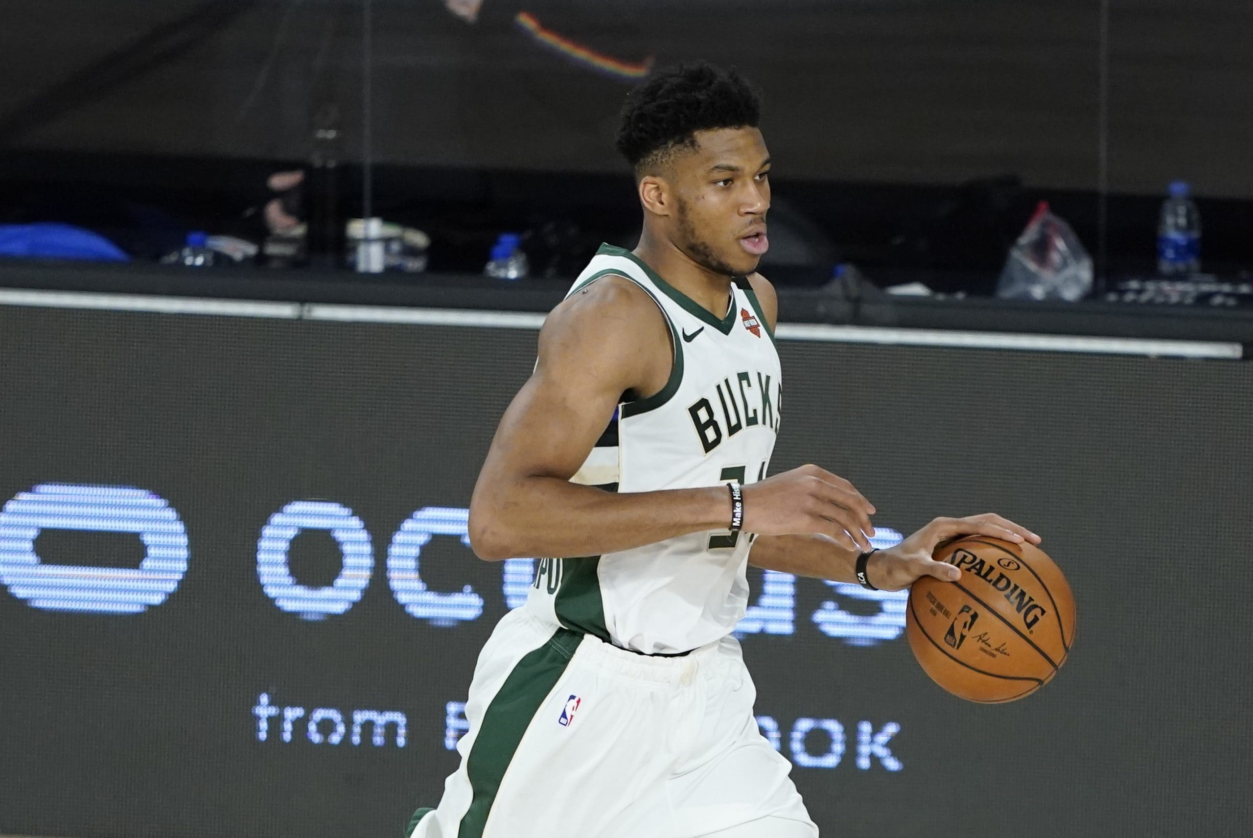 Antetokounmpo in NBA: la carriera del cestista - WH News