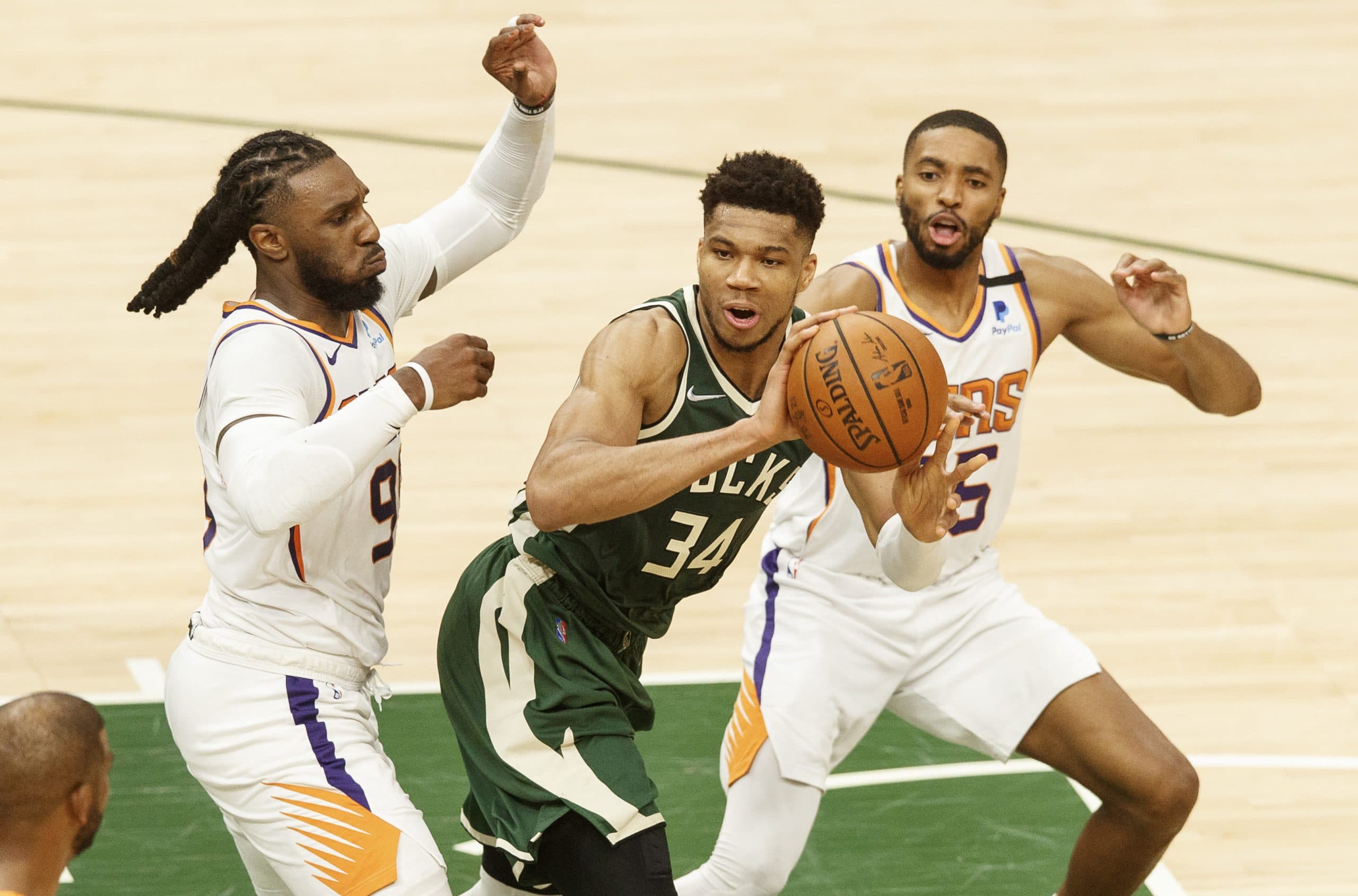 NBA Finals, i Milwaukee Bucks vincono gara-3 e riaprono la serie - WH News