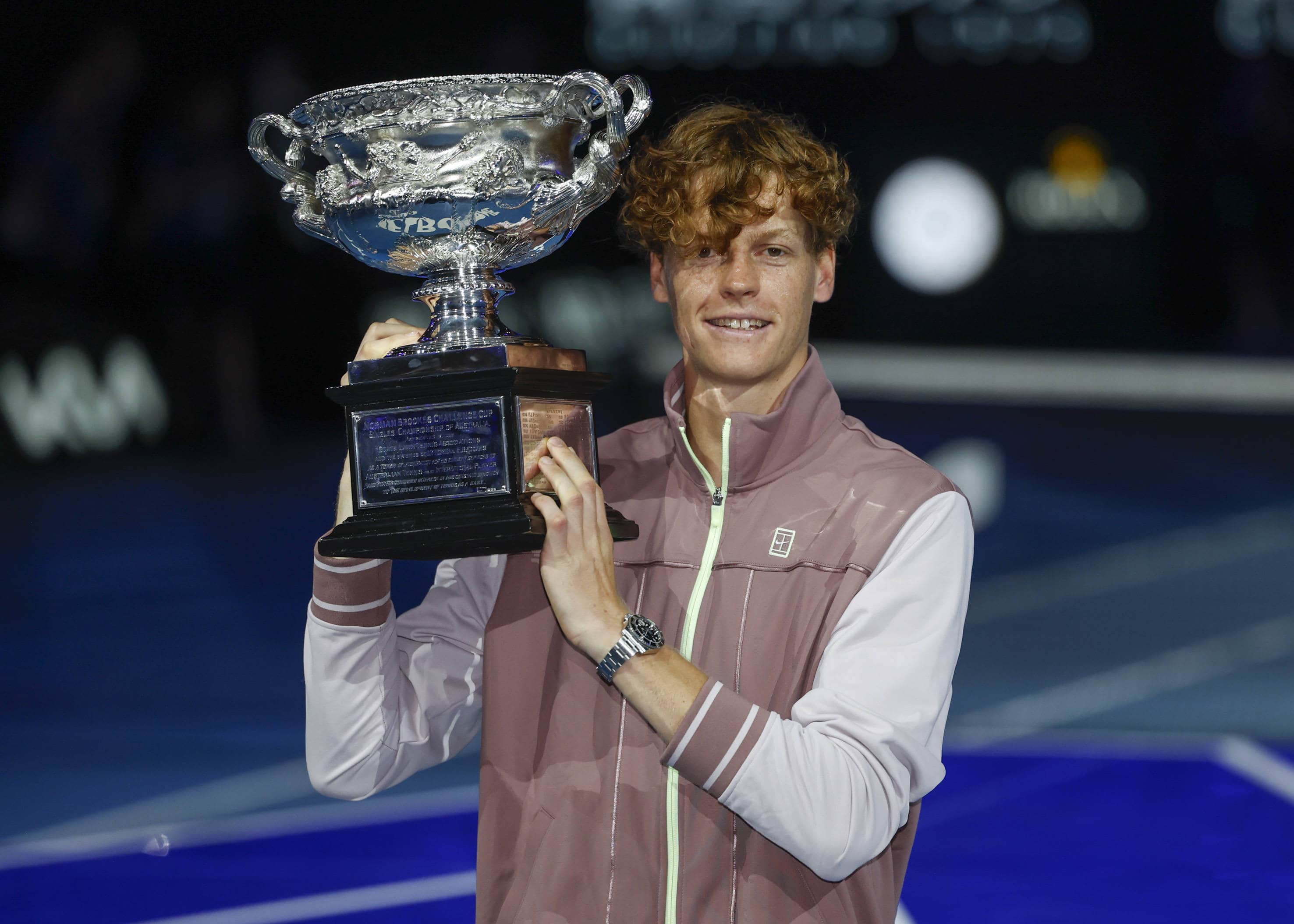 Tennis, Sinner nella storia: batte in rimonta Medvedev e conquista il primo slam della carriera ...